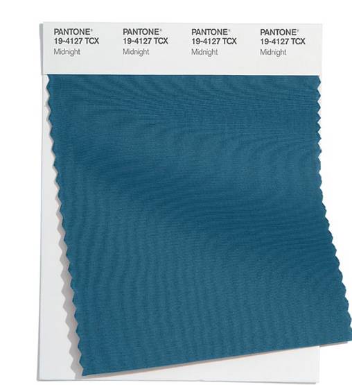 Pantone’s FW22 fashion color trends as seen on the runway